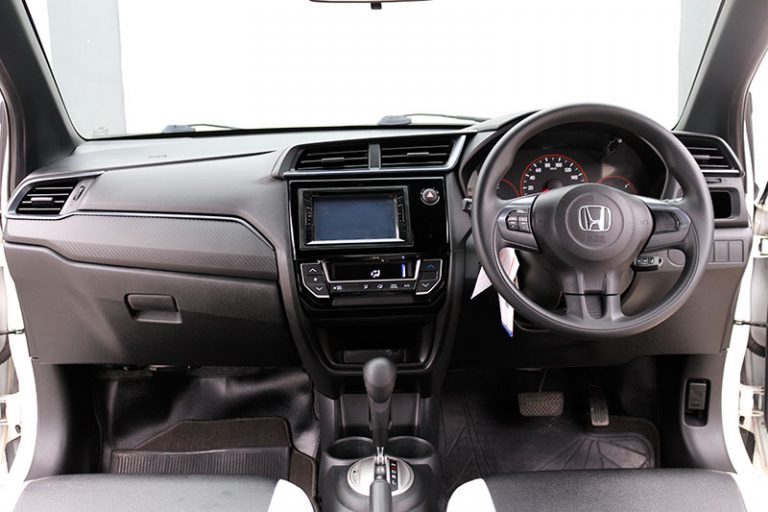 REVIEW HONDA BRIO RS 1.2 CVT 2017: MOBILITAS PENUH GAYA